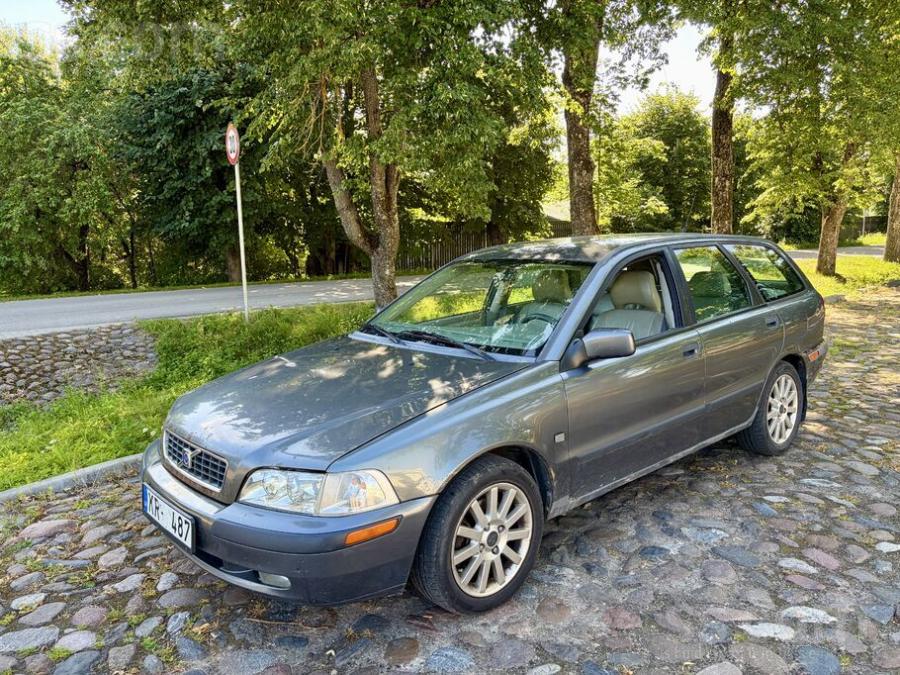 Pelēks Volvo V40 2004 Aizkraukle, ar dzinēja tilpumu 1.90 L un nobraukumu 375 tūkst. km par 749 €, foto 1 vietnē AUTOMOTO.COM.LV
