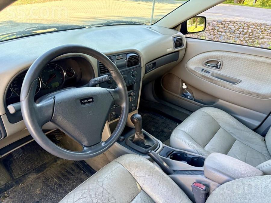 Pelēks Volvo V40 2004 Aizkraukle, ar dzinēja tilpumu 1.90 L un nobraukumu 375 tūkst. km par 749 €, foto 3 vietnē AUTOMOTO.COM.LV