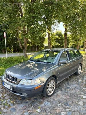 Pelēks Volvo V40 2004 Aizkraukle, ar dzinēja tilpumu 1.90 L un nobraukumu 375 tūkst. km par 749 €, foto 4 vietnē AUTOMOTO.COM.LV