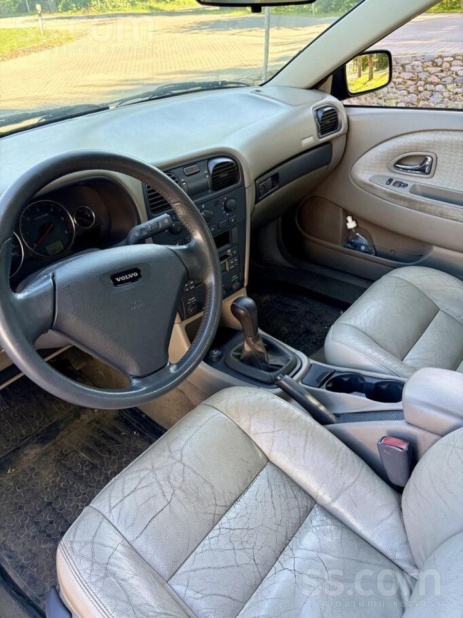 Pelēks Volvo V40 2004 Aizkraukle, ar dzinēja tilpumu 1.90 L un nobraukumu 375 tūkst. km par 749 €, foto 5 vietnē AUTOMOTO.COM.LV