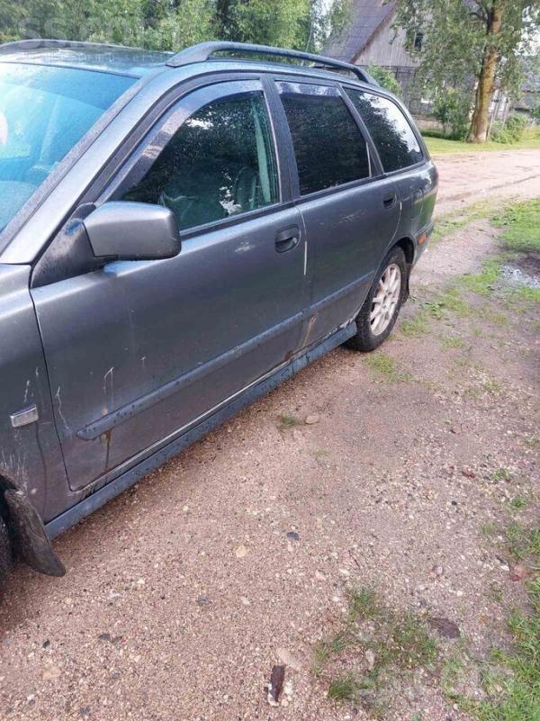Серый Вольво В40 2004 в Даугавпилс, объемом двигателя 1.90 л и пробегом 303 тыс. км за 1300 €, фото 3 на AUTOMOTO.COM.LV