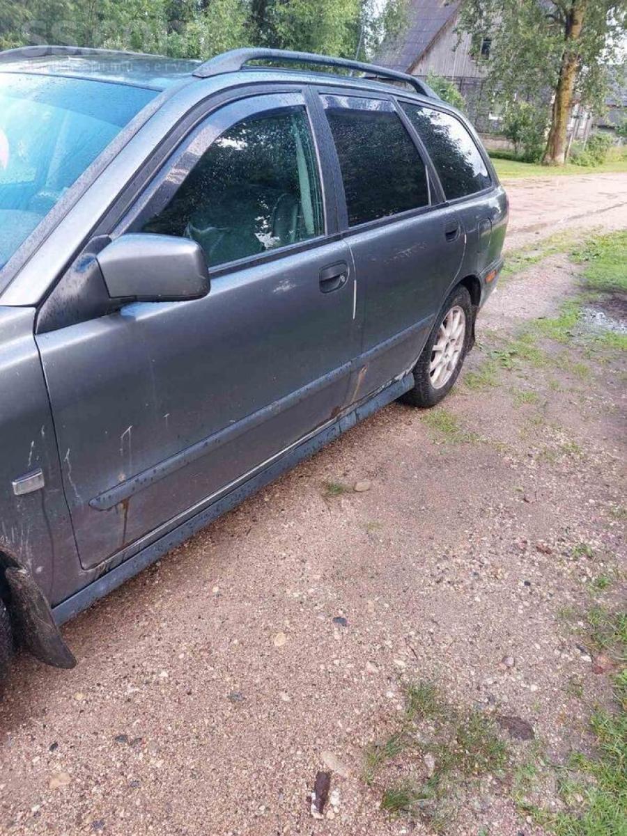 Серый Вольво В40 2004 в Даугавпилс, объемом двигателя 1.90 л и пробегом 303 тыс. км за 1300 €, фото 4 на AUTOMOTO.COM.LV