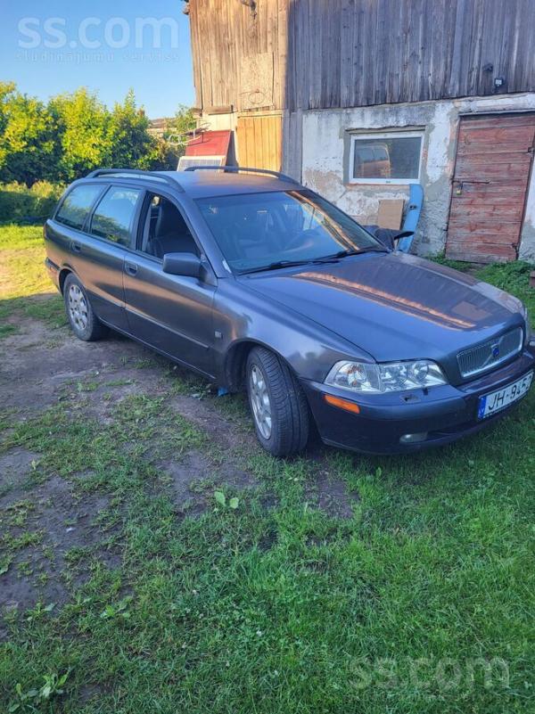 Pelēks Volvo V40 2004 Preiļi, ar dzinēja tilpumu 1.90 L un nobraukumu 318 tūkst. km par 1200 €, foto 2 vietnē AUTOMOTO.COM.LV
