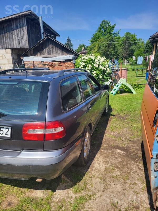 Pelēks Volvo V40 2004 Preiļi, ar dzinēja tilpumu 1.90 L un nobraukumu 318 tūkst. km par 1200 €, foto 4 vietnē AUTOMOTO.COM.LV