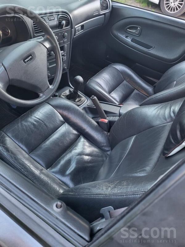 Pelēks Volvo V40 2004 Preiļi, ar dzinēja tilpumu 1.90 L un nobraukumu 318 tūkst. km par 1200 €, foto 9 vietnē AUTOMOTO.COM.LV