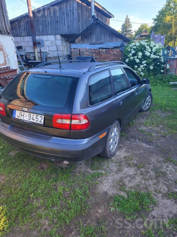 Grey Volvo V40 2004 in Preili, with an engine capacity of 1.90 L and mileage of 318 thousand km for 1200 €, photo 3 on AUTOMOTO.COM.LV