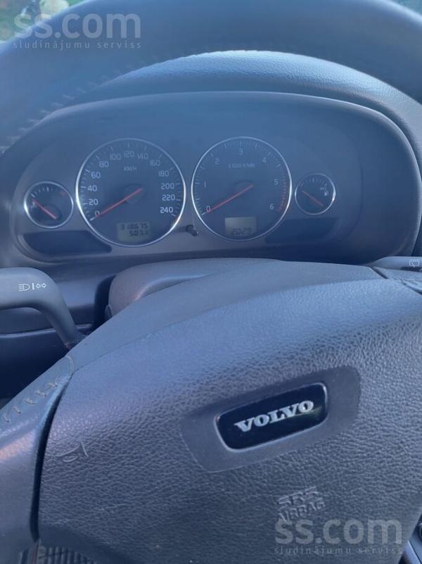 Grey Volvo V40 2004 in Preili, with an engine capacity of 1.90 L and mileage of 318 thousand km for 1200 €, photo 10 on AUTOMOTO.COM.LV