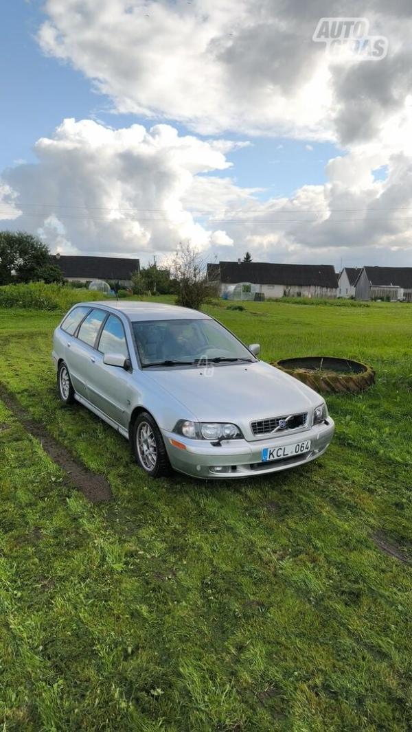 Pelēks Volvo V40 2004 Elektrėnai, ar dzinēja tilpumu 1.80 L un nobraukumu 280 tūkst. km par 950 €, foto 1 vietnē AUTOMOTO.COM.LV