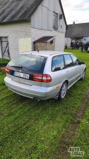 Pelēks Volvo V40 2004 Elektrėnai, ar dzinēja tilpumu 1.80 L un nobraukumu 280 tūkst. km par 950 €, foto 4 vietnē AUTOMOTO.COM.LV