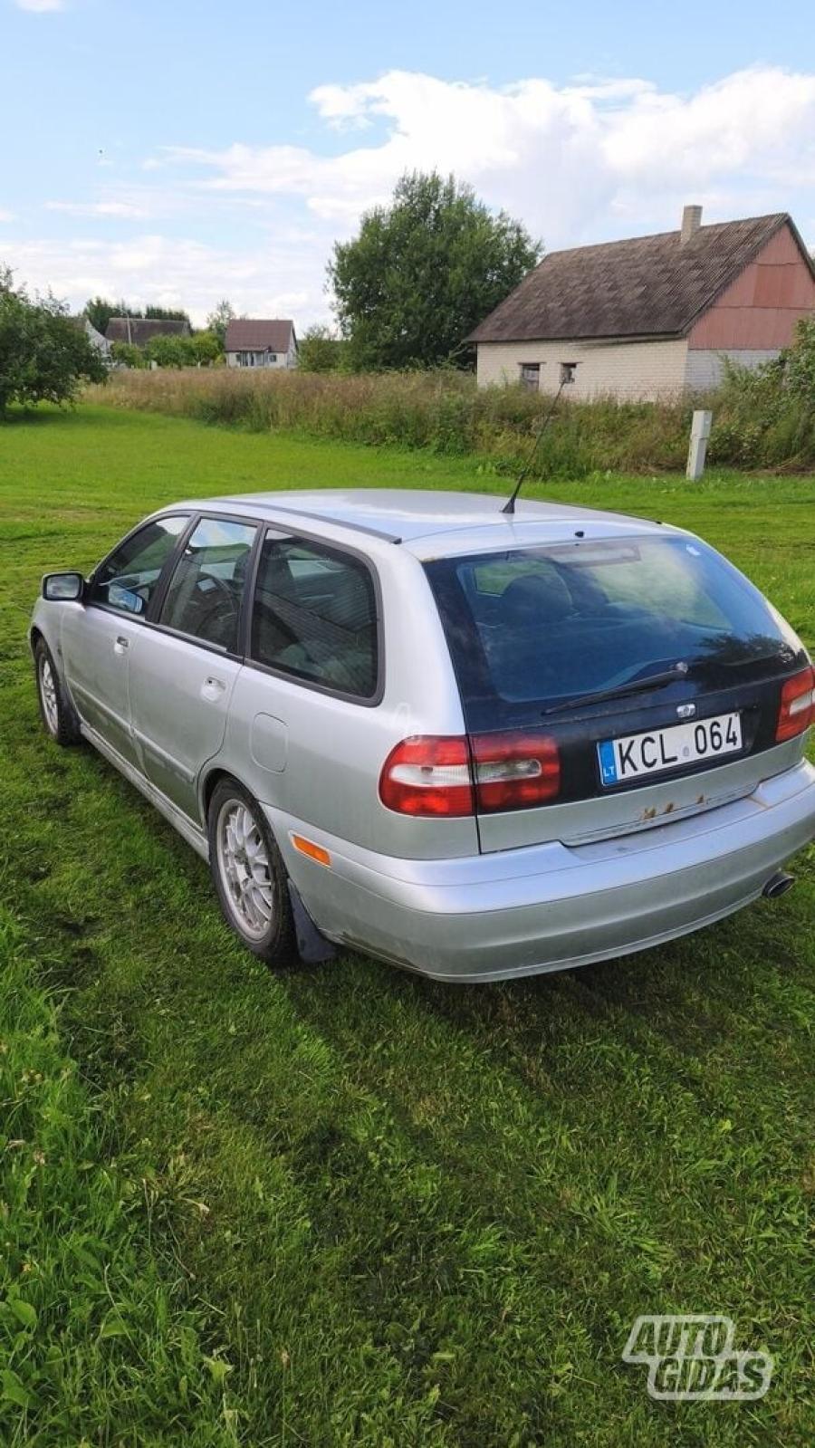 Pelēks Volvo V40 2004 Elektrėnai, ar dzinēja tilpumu 1.80 L un nobraukumu 280 tūkst. km par 950 €, foto 7 vietnē AUTOMOTO.COM.LV