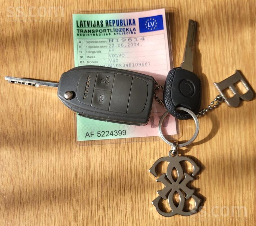 Серый Вольво В40 2004 в Рига, объемом двигателя 1.60 л и пробегом 233 тыс. км за 420 €, фото 13 на AUTOMOTO.COM.LV