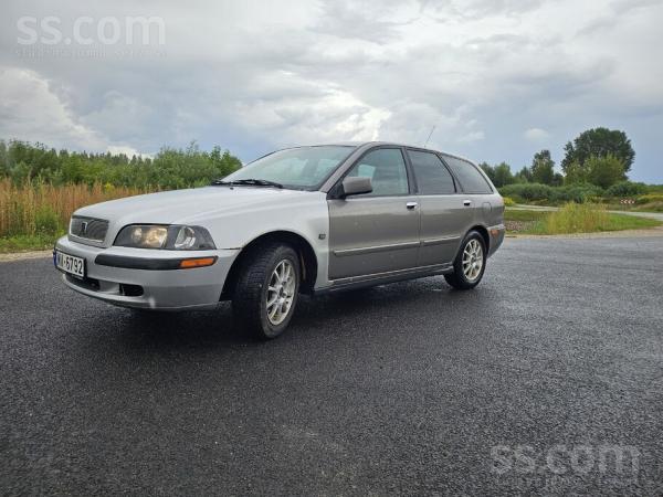 Grey Volvo V40 2004 in Jelgava, with an engine capacity of 1.90 L and mileage of 336 thousand km for 900 €, photo 1 on AUTOMOTO.COM.LV