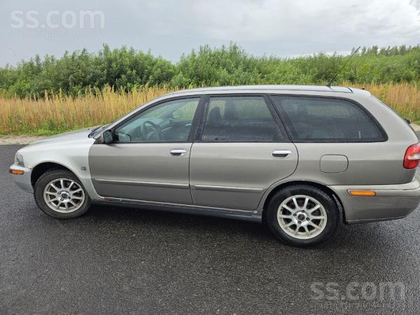 Grey Volvo V40 2004 in Jelgava, with an engine capacity of 1.90 L and mileage of 336 thousand km for 900 €, photo 6 on AUTOMOTO.COM.LV