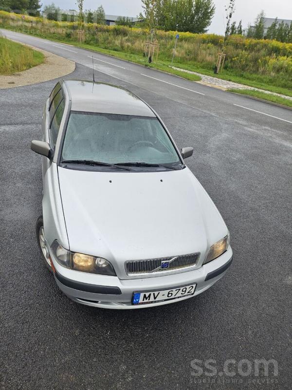 Grey Volvo V40 2004 in Jelgava, with an engine capacity of 1.90 L and mileage of 336 thousand km for 900 €, photo 8 on AUTOMOTO.COM.LV