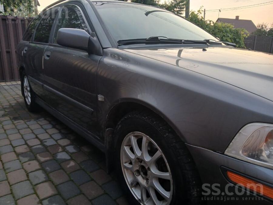 Pelēks Volvo V40 2004 Daugavpils, ar dzinēja tilpumu 1.90 L un nobraukumu 303 tūkst. km par 1100 €, foto 7 vietnē AUTOMOTO.COM.LV