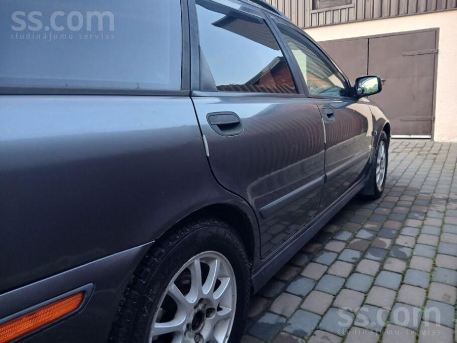 Pelēks Volvo V40 2004 Daugavpils, ar dzinēja tilpumu 1.90 L un nobraukumu 303 tūkst. km par 1100 €, foto 13 vietnē AUTOMOTO.COM.LV