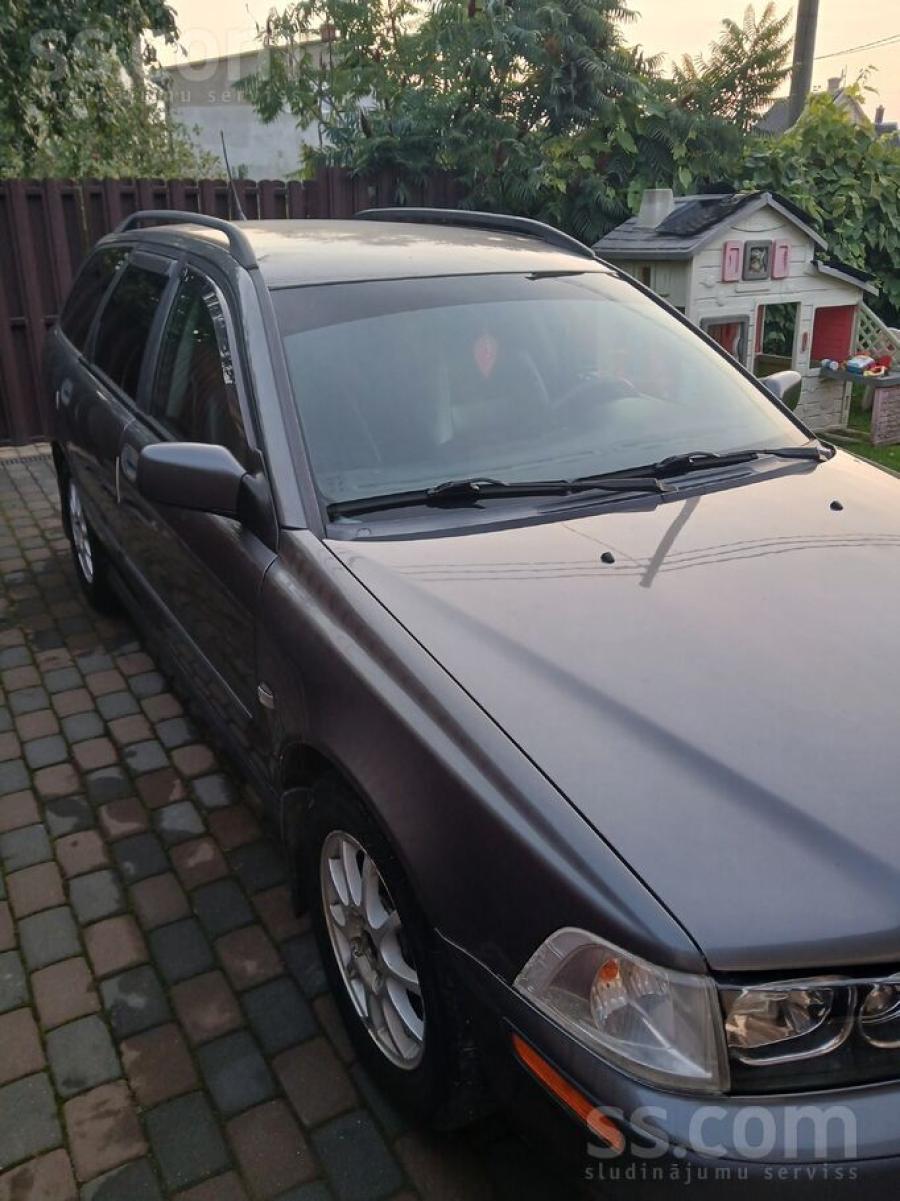 Pelēks Volvo V40 2004 Daugavpils, ar dzinēja tilpumu 1.90 L un nobraukumu 303 tūkst. km par 1100 €, foto 14 vietnē AUTOMOTO.COM.LV