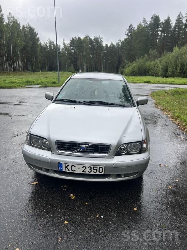 Pelēks Volvo V40 2004 Rīga, ar dzinēja tilpumu 1.90 L un nobraukumu 326 tūkst. km par 600 €, foto 1 vietnē AUTOMOTO.COM.LV