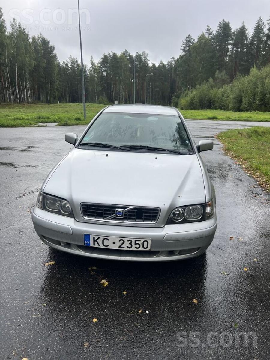 Pelēks Volvo V40 2004 Rīga, ar dzinēja tilpumu 1.90 L un nobraukumu 326 tūkst. km par 600 €, foto 1 vietnē AUTOMOTO.COM.LV