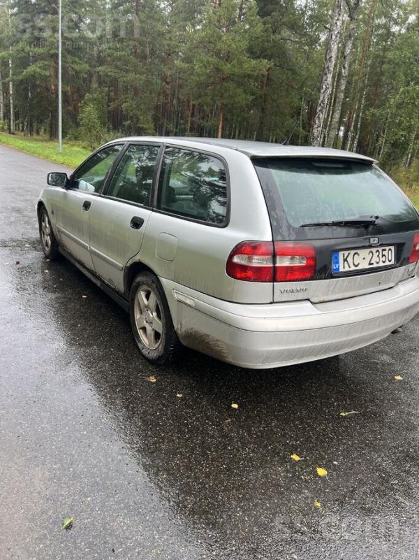 Pelēks Volvo V40 2004 Rīga, ar dzinēja tilpumu 1.90 L un nobraukumu 326 tūkst. km par 600 €, foto 5 vietnē AUTOMOTO.COM.LV