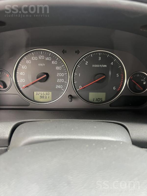 Pelēks Volvo V40 2004 Rīga, ar dzinēja tilpumu 1.90 L un nobraukumu 326 tūkst. km par 600 €, foto 6 vietnē AUTOMOTO.COM.LV