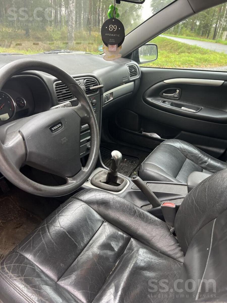 Pelēks Volvo V40 2004 Rīga, ar dzinēja tilpumu 1.90 L un nobraukumu 326 tūkst. km par 600 €, foto 7 vietnē AUTOMOTO.COM.LV