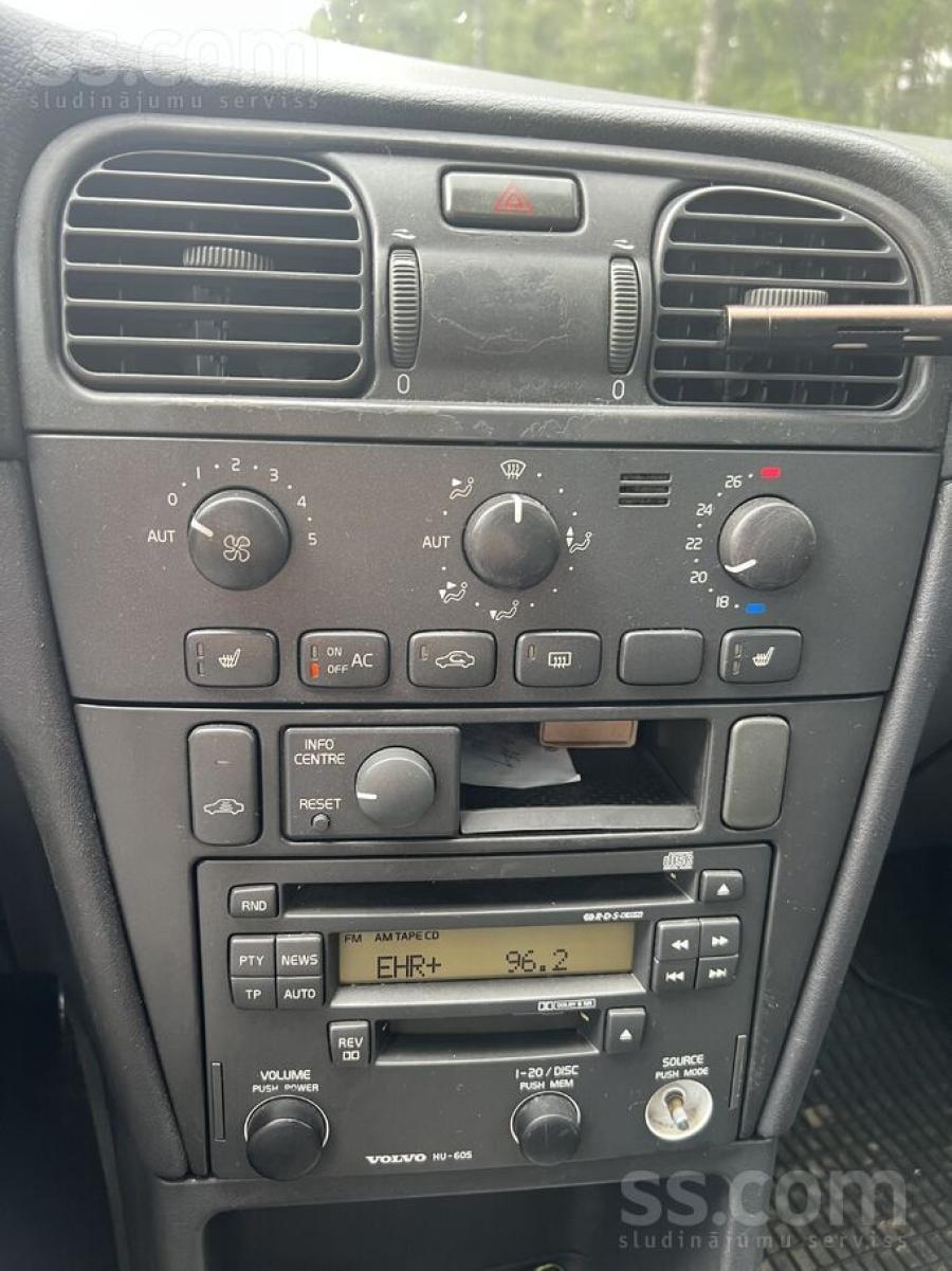 Pelēks Volvo V40 2004 Rīga, ar dzinēja tilpumu 1.90 L un nobraukumu 326 tūkst. km par 600 €, foto 10 vietnē AUTOMOTO.COM.LV