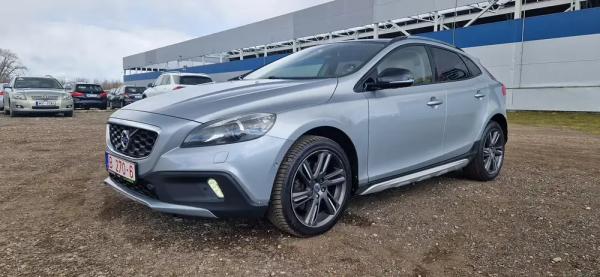 Pelēks Volvo V40 2012 Daugavpils, ar dzinēja tilpumu 2.00 L un nobraukumu 254 tūkst. km par 8550 €, foto 1 vietnē AUTOMOTO.COM.LV