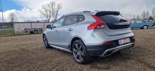 Pelēks Volvo V40 2012 Daugavpils, ar dzinēja tilpumu 2.00 L un nobraukumu 254 tūkst. km par 8550 €, foto 3 vietnē AUTOMOTO.COM.LV
