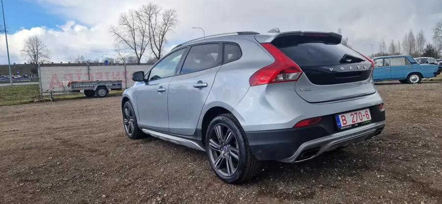 Pelēks Volvo V40 2012 Daugavpils, ar dzinēja tilpumu 2.00 L un nobraukumu 254 tūkst. km par 8550 €, foto 4 vietnē AUTOMOTO.COM.LV