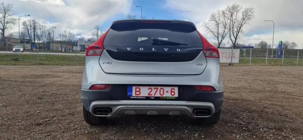 Pelēks Volvo V40 2012 Daugavpils, ar dzinēja tilpumu 2.00 L un nobraukumu 254 tūkst. km par 8550 €, foto 4 vietnē AUTOMOTO.COM.LV
