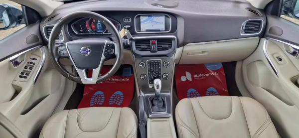 Pelēks Volvo V40 2012 Daugavpils, ar dzinēja tilpumu 2.00 L un nobraukumu 254 tūkst. km par 8550 €, foto 9 vietnē AUTOMOTO.COM.LV