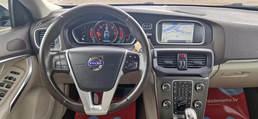 Pelēks Volvo V40 2012 Daugavpils, ar dzinēja tilpumu 2.00 L un nobraukumu 254 tūkst. km par 8550 €, foto 11 vietnē AUTOMOTO.COM.LV