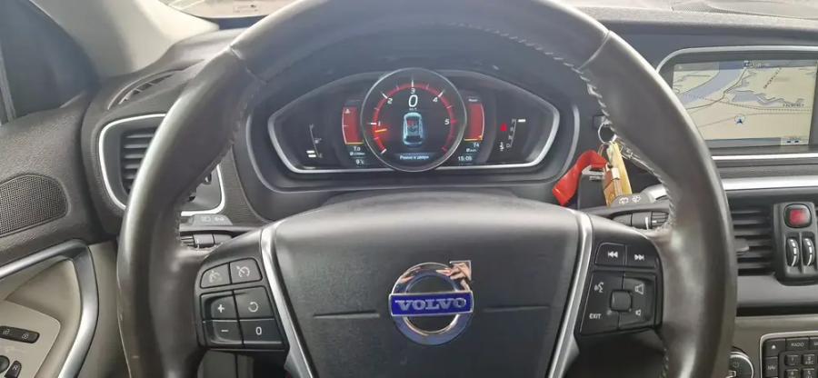 Pelēks Volvo V40 2012 Daugavpils, ar dzinēja tilpumu 2.00 L un nobraukumu 254 tūkst. km par 8550 €, foto 13 vietnē AUTOMOTO.COM.LV