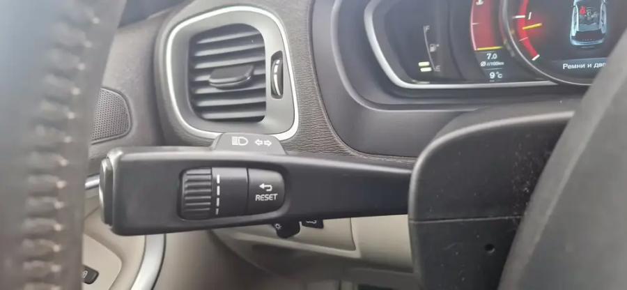Pelēks Volvo V40 2012 Daugavpils, ar dzinēja tilpumu 2.00 L un nobraukumu 254 tūkst. km par 8550 €, foto 14 vietnē AUTOMOTO.COM.LV