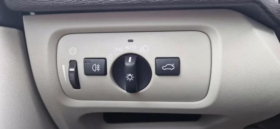 Pelēks Volvo V40 2012 Daugavpils, ar dzinēja tilpumu 2.00 L un nobraukumu 254 tūkst. km par 8550 €, foto 16 vietnē AUTOMOTO.COM.LV