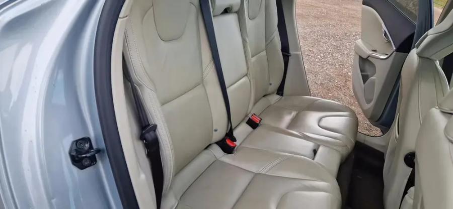 Pelēks Volvo V40 2012 Daugavpils, ar dzinēja tilpumu 2.00 L un nobraukumu 254 tūkst. km par 8550 €, foto 22 vietnē AUTOMOTO.COM.LV