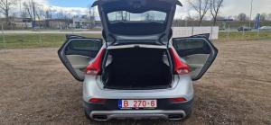 Pelēks Volvo V40 2012 Daugavpils, ar dzinēja tilpumu 2.00 L un nobraukumu 254 tūkst. km par 8550 €, foto 24 vietnē AUTOMOTO.COM.LV