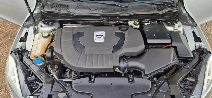 Pelēks Volvo V40 2012 Daugavpils, ar dzinēja tilpumu 2.00 L un nobraukumu 254 tūkst. km par 8550 €, foto 27 vietnē AUTOMOTO.COM.LV