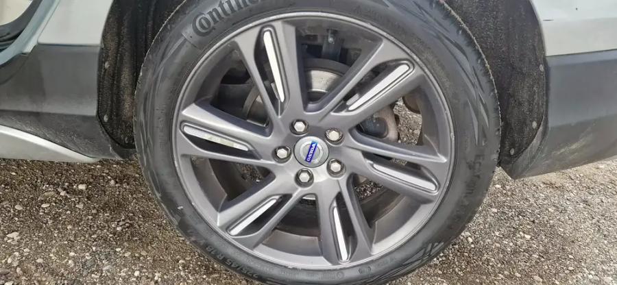 Pelēks Volvo V40 2012 Daugavpils, ar dzinēja tilpumu 2.00 L un nobraukumu 254 tūkst. km par 8550 €, foto 28 vietnē AUTOMOTO.COM.LV