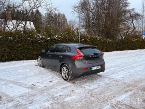 Pelēks Volvo V40 2013 Cēsis, ar dzinēja tilpumu 2.00 L un nobraukumu 251 tūkst. km par 6100 €, foto 4 vietnē AUTOMOTO.COM.LV