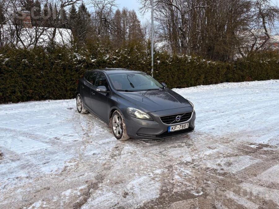 Pelēks Volvo V40 2013 Cēsis, ar dzinēja tilpumu 2.00 L un nobraukumu 251 tūkst. km par 6100 €, foto 6 vietnē AUTOMOTO.COM.LV