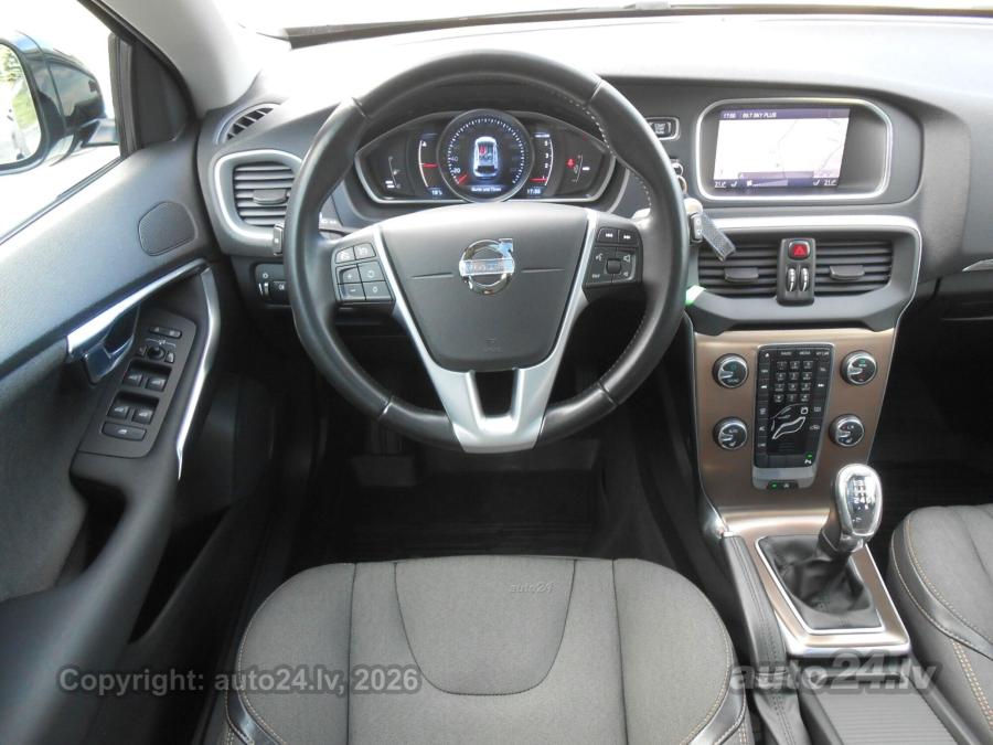 Pelēks Volvo V40 2013 Viljandi, ar dzinēja tilpumu 2.00 L un nobraukumu 213 tūkst. km par 8990 €, foto 6 vietnē AUTOMOTO.COM.LV