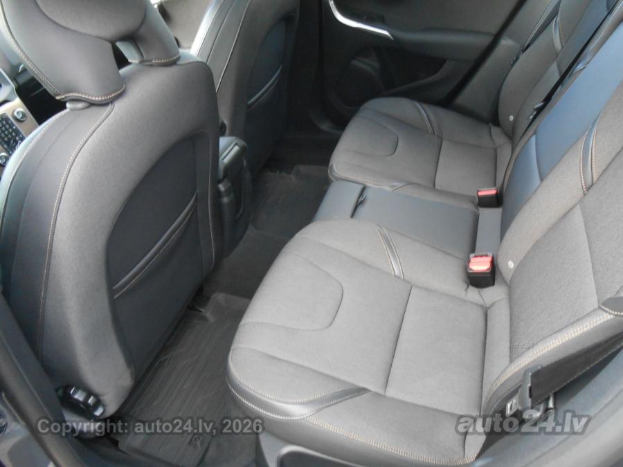 Pelēks Volvo V40 2013 Viljandi, ar dzinēja tilpumu 2.00 L un nobraukumu 213 tūkst. km par 8990 €, foto 10 vietnē AUTOMOTO.COM.LV