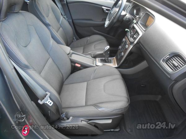 Pelēks Volvo V40 2013 Viljandi, ar dzinēja tilpumu 2.00 L un nobraukumu 213 tūkst. km par 8990 €, foto 10 vietnē AUTOMOTO.COM.LV