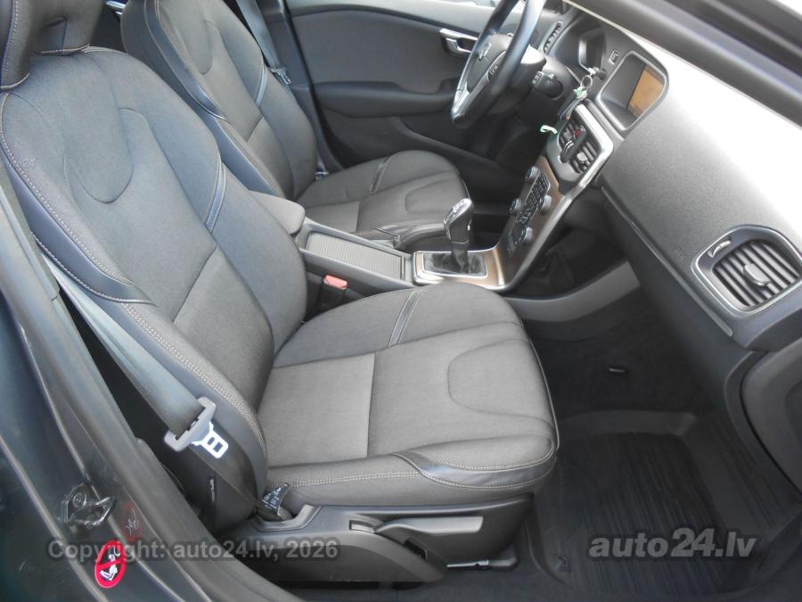 Pelēks Volvo V40 2013 Viljandi, ar dzinēja tilpumu 2.00 L un nobraukumu 213 tūkst. km par 8990 €, foto 11 vietnē AUTOMOTO.COM.LV
