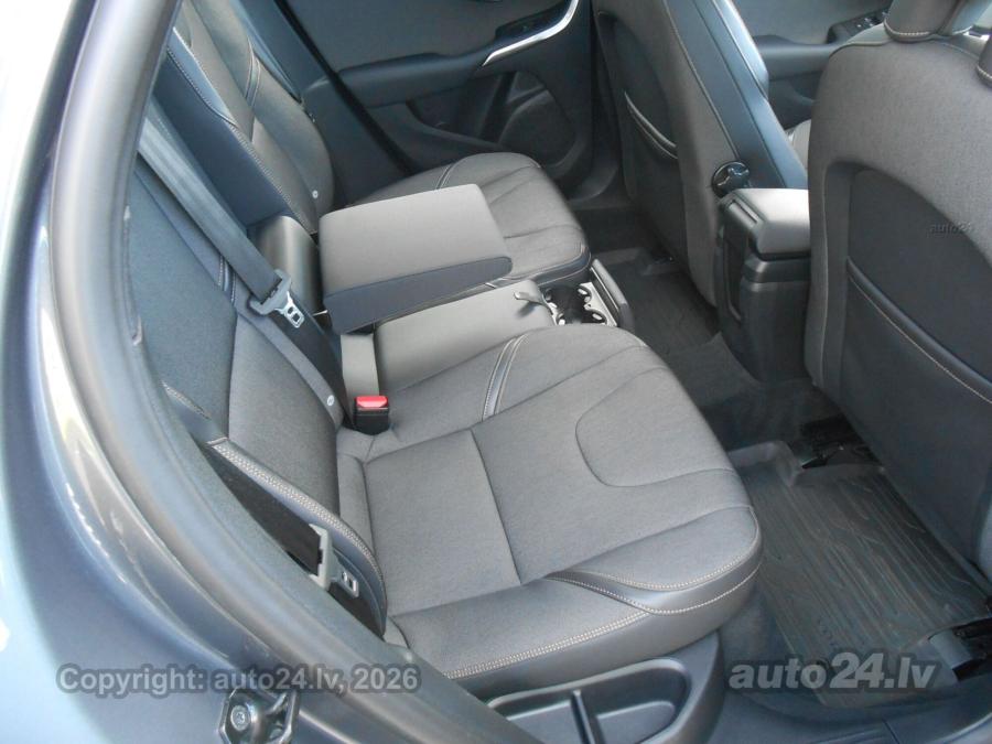 Pelēks Volvo V40 2013 Viljandi, ar dzinēja tilpumu 2.00 L un nobraukumu 213 tūkst. km par 8990 €, foto 12 vietnē AUTOMOTO.COM.LV