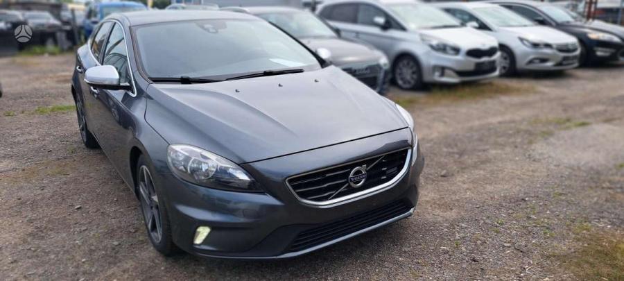 Pelēks Volvo V40 2013 Kauņa, ar dzinēja tilpumu 1.60 L un nobraukumu 234 tūkst. km par 5300 €, foto 1 vietnē AUTOMOTO.COM.LV