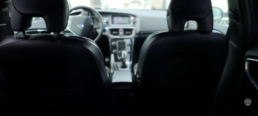 Pelēks Volvo V40 2013 Kauņa, ar dzinēja tilpumu 1.60 L un nobraukumu 234 tūkst. km par 5300 €, foto 17 vietnē AUTOMOTO.COM.LV