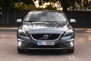 Pelēks Volvo V40 2015 Jelgava, ar dzinēja tilpumu 2.00 L un nobraukumu 177 tūkst. km par 10900 €, foto 4 vietnē AUTOMOTO.COM.LV